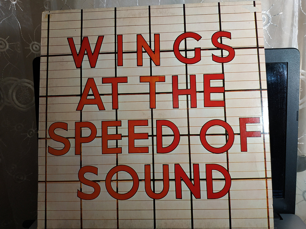 WINGS AT THE SPEED OF SOUND LP | Вінілові платівки на Vinyl.com.ua