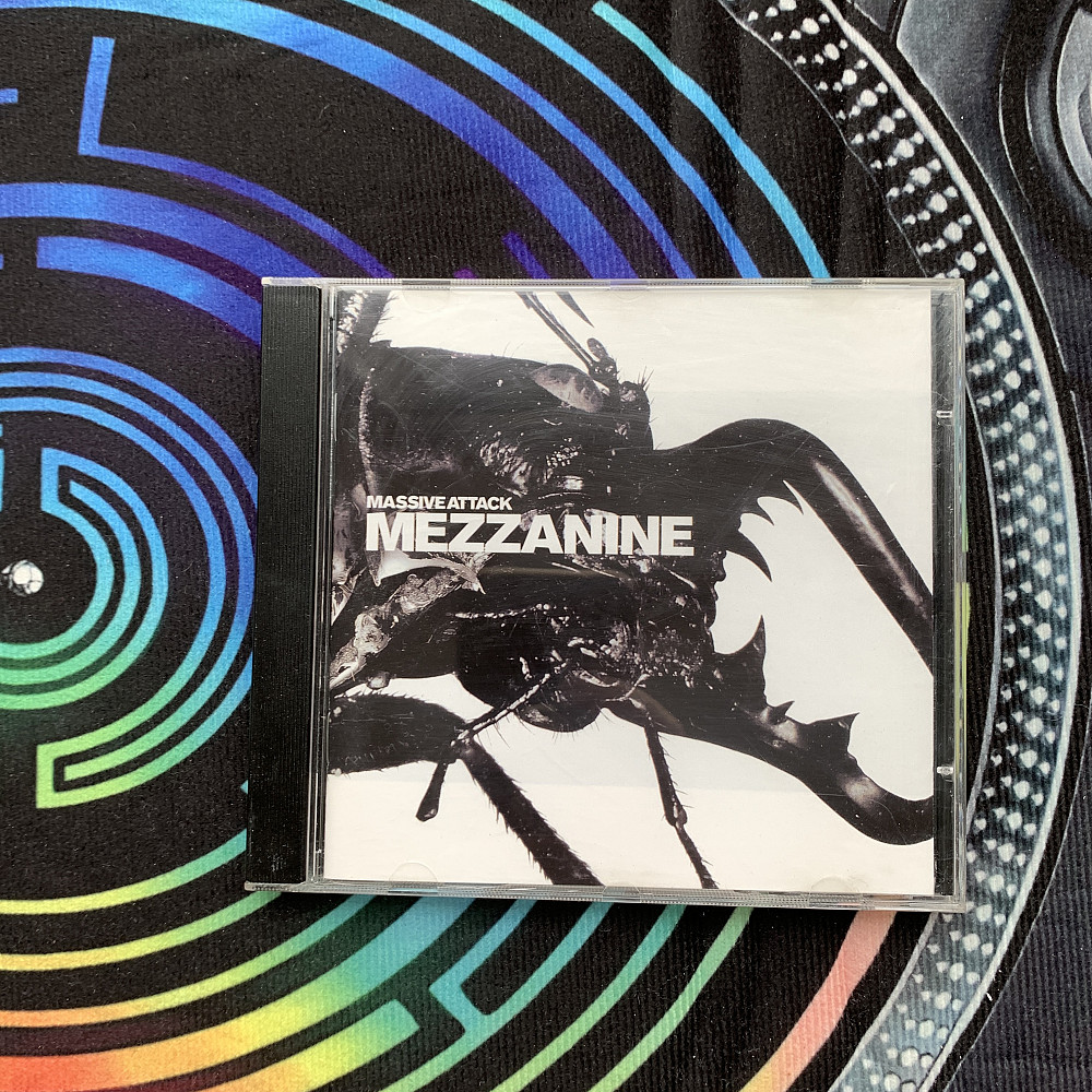 Massive Attack – Mezzanine 1998 Circa – WBRCD4 EC | Vinyl.com.ua