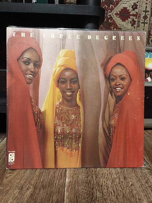 The Three Degrees - The Three Degrees | Виниловые пластинки на Vinyl.com.ua
